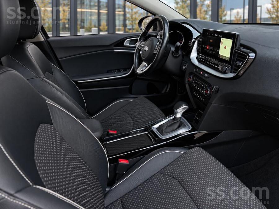 Grey Kia XCeed 2020 in Riga, with an engine capacity of 1.40 L and mileage of 175 thousand km for 13200 €, photo 7 on AUTOMOTO.COM.LV