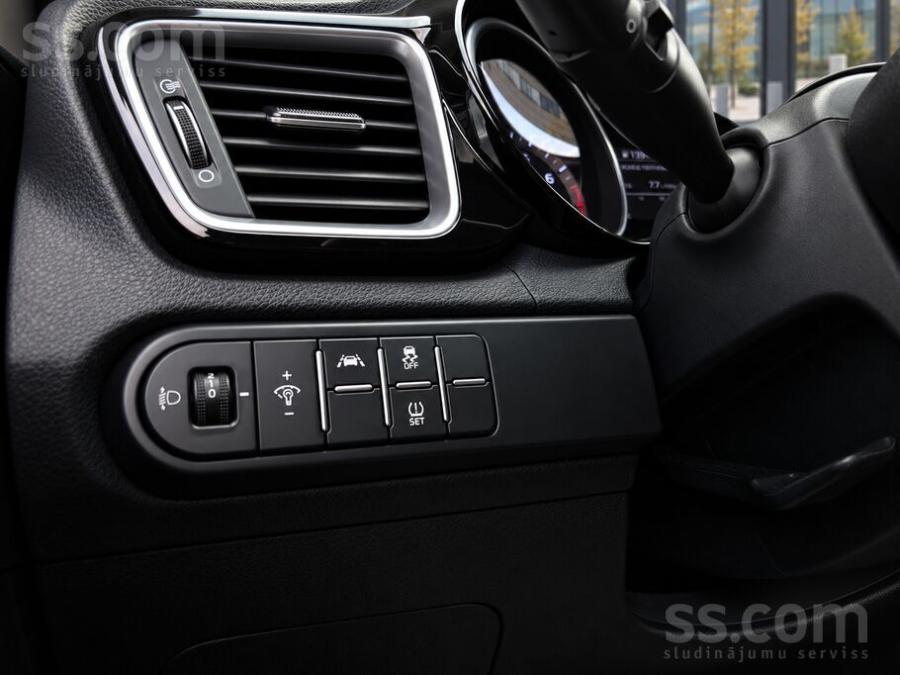 Grey Kia XCeed 2020 in Riga, with an engine capacity of 1.40 L and mileage of 175 thousand km for 13200 €, photo 14 on AUTOMOTO.COM.LV