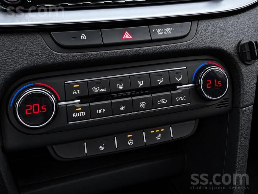 Grey Kia XCeed 2020 in Riga, with an engine capacity of 1.40 L and mileage of 175 thousand km for 13200 €, photo 21 on AUTOMOTO.COM.LV