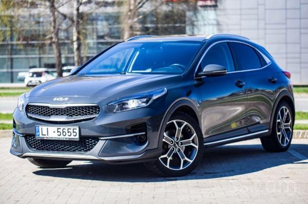 Серый Киа XCeed 2021 в Рига, объемом двигателя 1.50 л и пробегом 120 тыс. км за 16300 €, фото 1 на AUTOMOTO.COM.LV