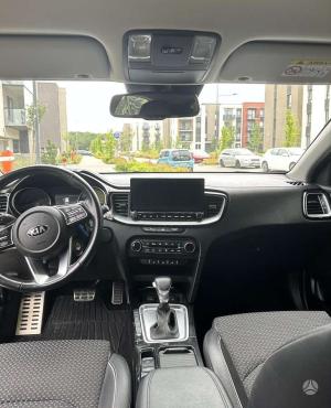 Grey Kia XCeed 2021 in Vilnius, with an engine capacity of 1.60 L and mileage of 88 thousand km for 15500 €, photo 3 on AUTOMOTO.COM.LV