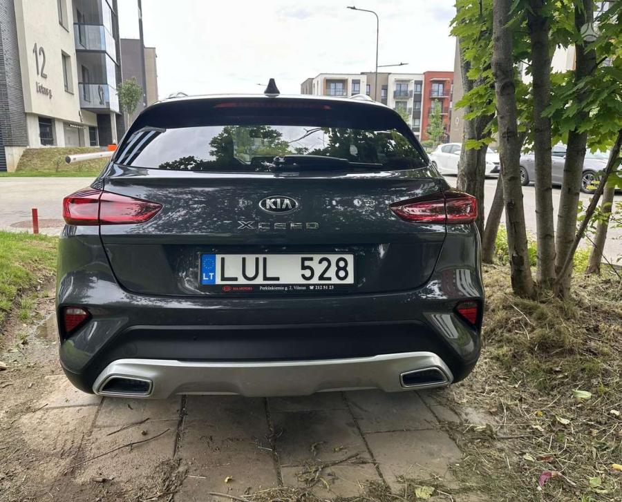 Grey Kia XCeed 2021 in Vilnius, with an engine capacity of 1.60 L and mileage of 88 thousand km for 15500 €, photo 7 on AUTOMOTO.COM.LV