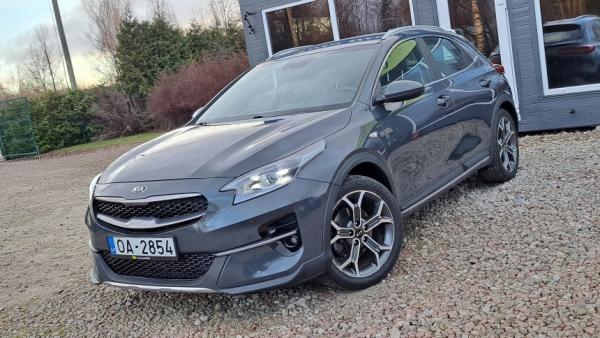 Grey Kia XCeed 2021 in Riga, with an engine capacity of 1.60 L and mileage of 116 thousand km for 15990 €, photo 1 on AUTOMOTO.COM.LV