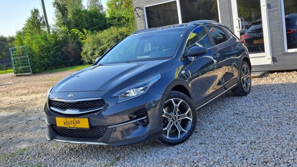 Grey Kia XCeed 2021 in Riga, with an engine capacity of 1.60 L and mileage of 116 thousand km for 15990 €, photo 2 on AUTOMOTO.COM.LV