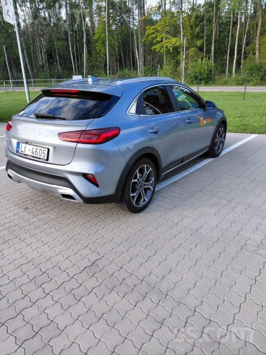 Grey Kia XCeed 2021 in Riga, with an engine capacity of 1.50 L and mileage of 141 thousand km for 13900 €, photo 4 on AUTOMOTO.COM.LV