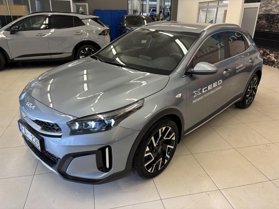 Серый Киа XCeed 2026 в Рига, объемом двигателя 1.60 л и пробегом 6 тыс. км за 2490000 €, фото 1 на AUTOMOTO.COM.LV