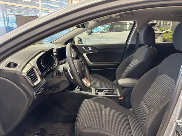 Pelēks Kia XCeed 2026 Rīga, ar dzinēja tilpumu 1.60 L un nobraukumu 6 tūkst. km par 2490000 €, foto 7 vietnē AUTOMOTO.COM.LV