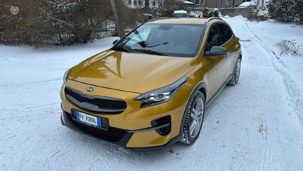Orange Kia XCeed 2020 in Vilnius, with an engine capacity of 1.35 L and mileage of 186 thousand km for 12700 €, photo 2 on AUTOMOTO.COM.LV