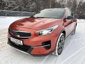 Orange Kia XCeed 2020 in Vilnius, with an engine capacity of 1.60 L and mileage of 53 thousand km for 19200 €, photo  on AUTOMOTO.COM.LV