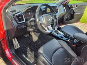 Red Kia XCeed 2019 in Riga, with an engine capacity of 1.60 L and mileage of 61 thousand km for 20200 €, photo 3 on AUTOMOTO.COM.LV