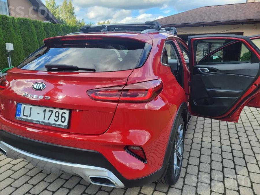 Red Kia XCeed 2019 in Riga, with an engine capacity of 1.60 L and mileage of 61 thousand km for 20200 €, photo 4 on AUTOMOTO.COM.LV