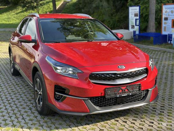 Kia XCeed 2020 in Kaunas on AUTOMOTO.COM.LV Red Kia XCeed 2020 in Kaunas, with an engine capacity of 1.60 L and mileage of 138 thousand km for 14950 β¬, photo 6 on AUTOMOTO.COM.LV