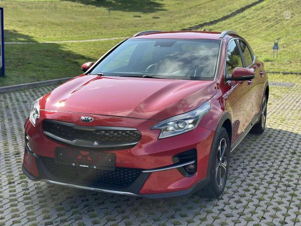 Kia XCeed 2020 in Kaunas on AUTOMOTO.COM.LV Red Kia XCeed 2020 in Kaunas, with an engine capacity of 1.60 L and mileage of 138 thousand km for 14950 β¬, photo 9 on AUTOMOTO.COM.LV