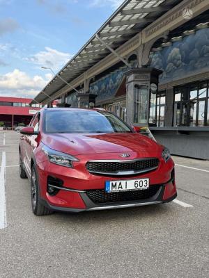 Red Kia XCeed 2021 in Kaunas, with an engine capacity of 1.48 L and mileage of 64 thousand km for 19500 €, photo 4 on AUTOMOTO.COM.LV