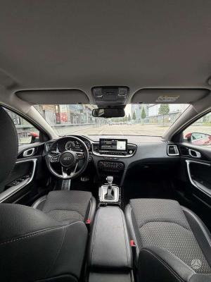 Red Kia XCeed 2021 in Kaunas, with an engine capacity of 1.48 L and mileage of 64 thousand km for 19500 €, photo 25 on AUTOMOTO.COM.LV