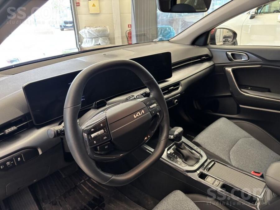 Sarkans Kia XCeed 2026 Rīga, ar dzinēja tilpumu 1.60 L un nobraukumu 4 tūkst. km par 25500 €, foto 11 vietnē AUTOMOTO.COM.LV