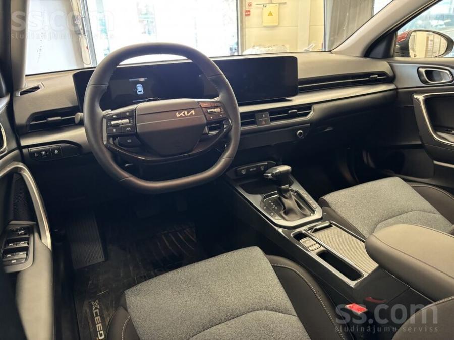 Sarkans Kia XCeed 2026 Rīga, ar dzinēja tilpumu 1.60 L un nobraukumu 4 tūkst. km par 25500 €, foto 12 vietnē AUTOMOTO.COM.LV
