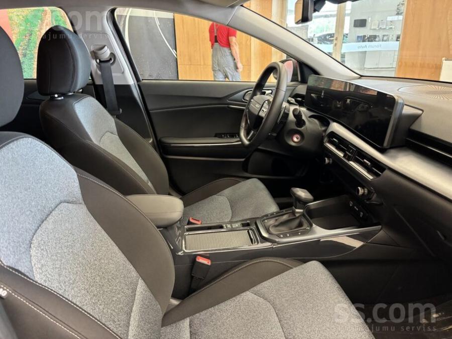 Sarkans Kia XCeed 2026 Rīga, ar dzinēja tilpumu 1.60 L un nobraukumu 4 tūkst. km par 25500 €, foto 13 vietnē AUTOMOTO.COM.LV