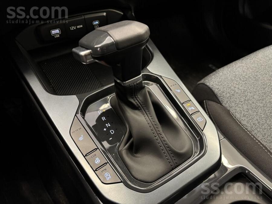 Sarkans Kia XCeed 2026 Rīga, ar dzinēja tilpumu 1.60 L un nobraukumu 4 tūkst. km par 25500 €, foto 24 vietnē AUTOMOTO.COM.LV