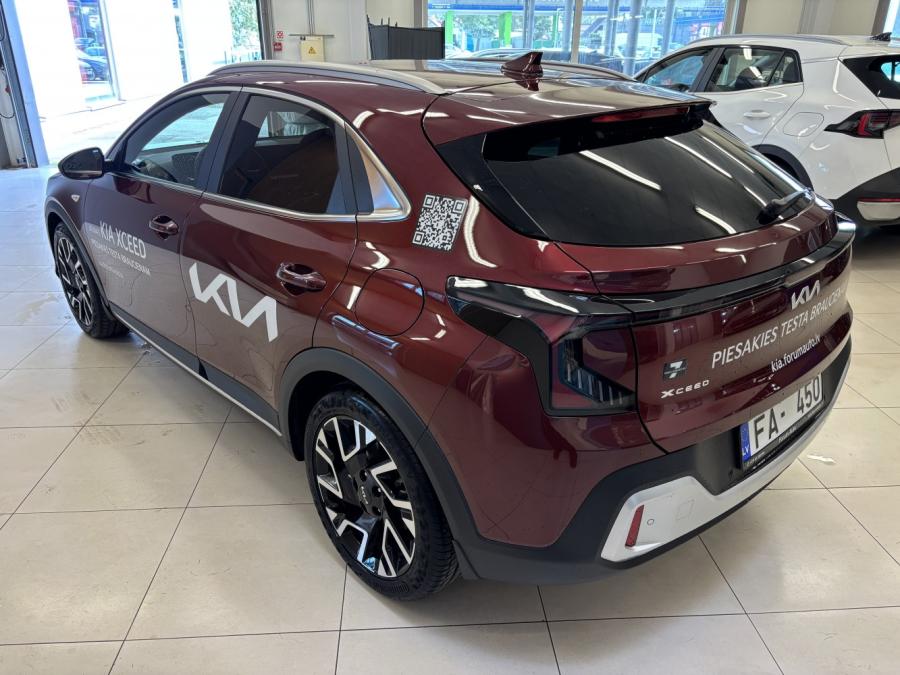 Red Kia XCeed 2026 in Riga, with an engine capacity of 1.60 L and mileage of 4 thousand km for 25500 €, photo 4 on AUTOMOTO.COM.LV