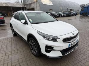 White Kia XCeed 2020 in Kaunas, with an engine capacity of 1.60 L and mileage of 157 thousand km for 11900 €, photo 2 on AUTOMOTO.COM.LV