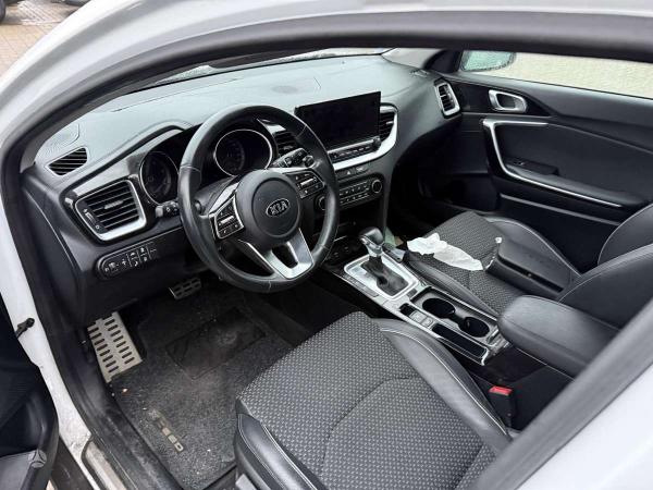White Kia XCeed 2020 in Kaunas, with an engine capacity of 1.60 L and mileage of 157 thousand km for 11900 €, photo 6 on AUTOMOTO.COM.LV