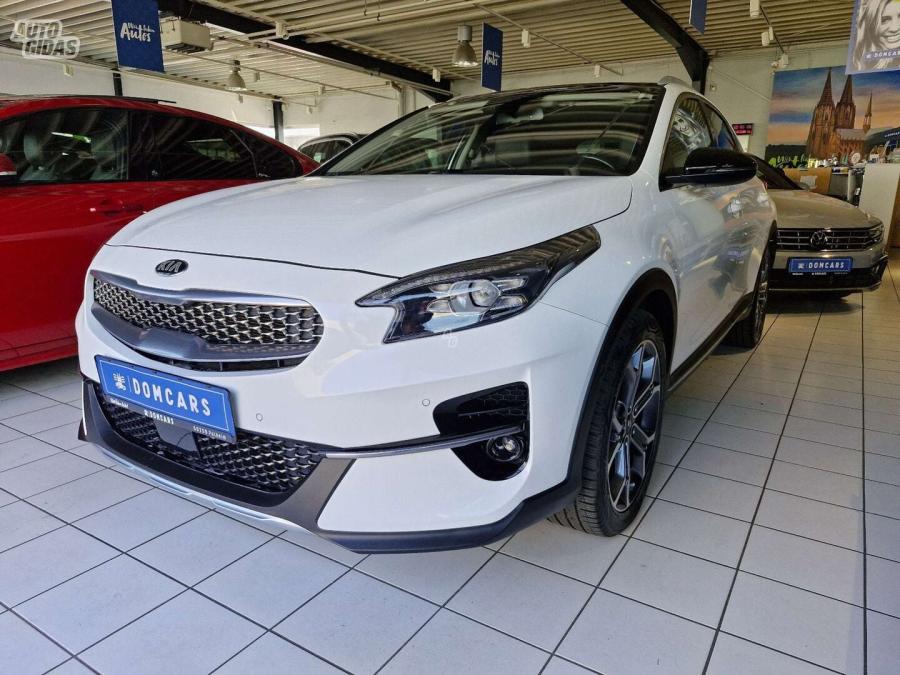 White Kia XCeed 2020 in Kaunas, with an engine capacity of 1.60 L and mileage of 93 thousand km for 23429 €, photo 2 on AUTOMOTO.COM.LV