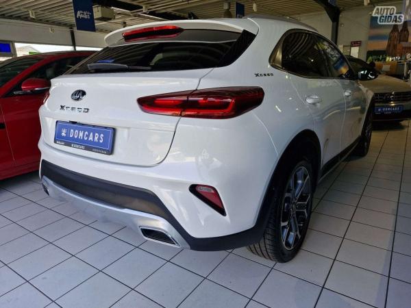 White Kia XCeed 2020 in Kaunas, with an engine capacity of 1.60 L and mileage of 93 thousand km for 23429 €, photo 5 on AUTOMOTO.COM.LV