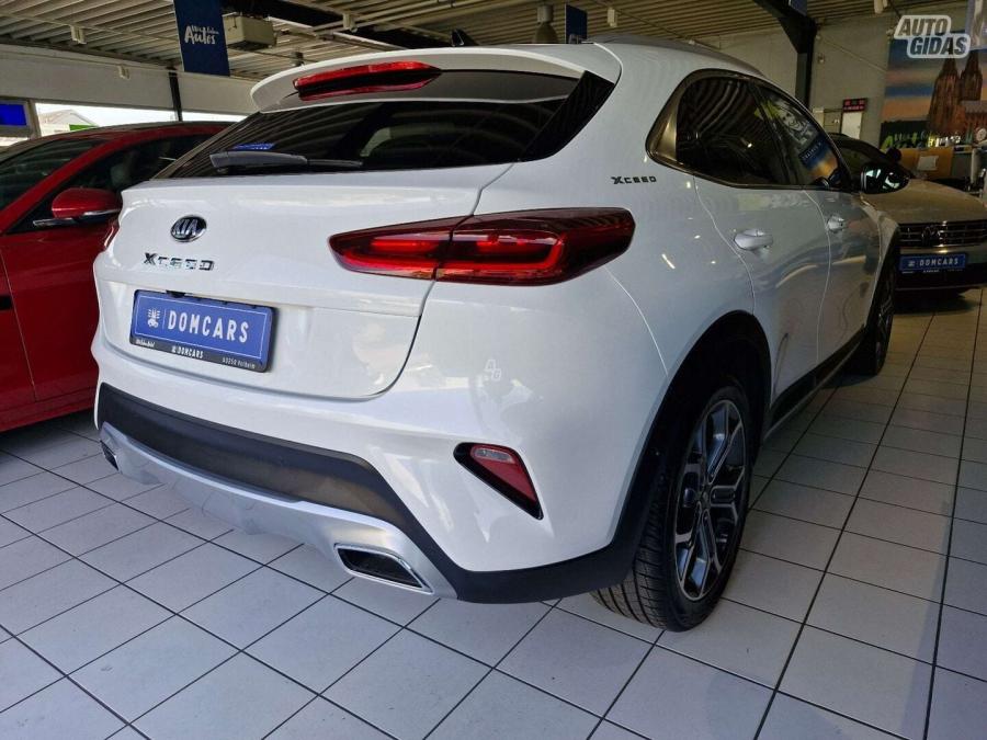 White Kia XCeed 2020 in Kaunas, with an engine capacity of 1.60 L and mileage of 93 thousand km for 23429 €, photo 5 on AUTOMOTO.COM.LV