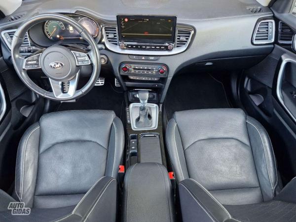 White Kia XCeed 2020 in Kaunas, with an engine capacity of 1.60 L and mileage of 93 thousand km for 23429 €, photo 8 on AUTOMOTO.COM.LV