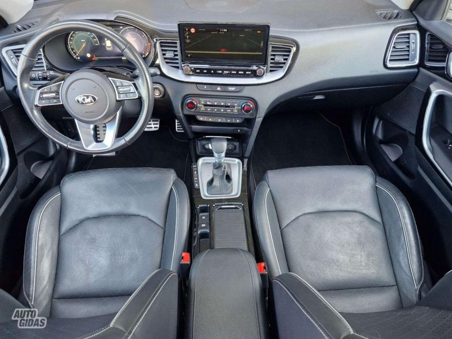 White Kia XCeed 2020 in Kaunas, with an engine capacity of 1.60 L and mileage of 93 thousand km for 23429 €, photo 8 on AUTOMOTO.COM.LV