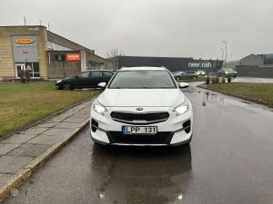 White Kia XCeed 2020 in Kaunas, with an engine capacity of 1.35 L and mileage of 127 thousand km for 16500 €, photo 2 on AUTOMOTO.COM.LV