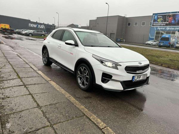 Balts Kia XCeed 2020 Kauņa, ar dzinēja tilpumu 1.35 L un nobraukumu 127 tūkst. km par 16500 €, foto 3 vietnē AUTOMOTO.COM.LV