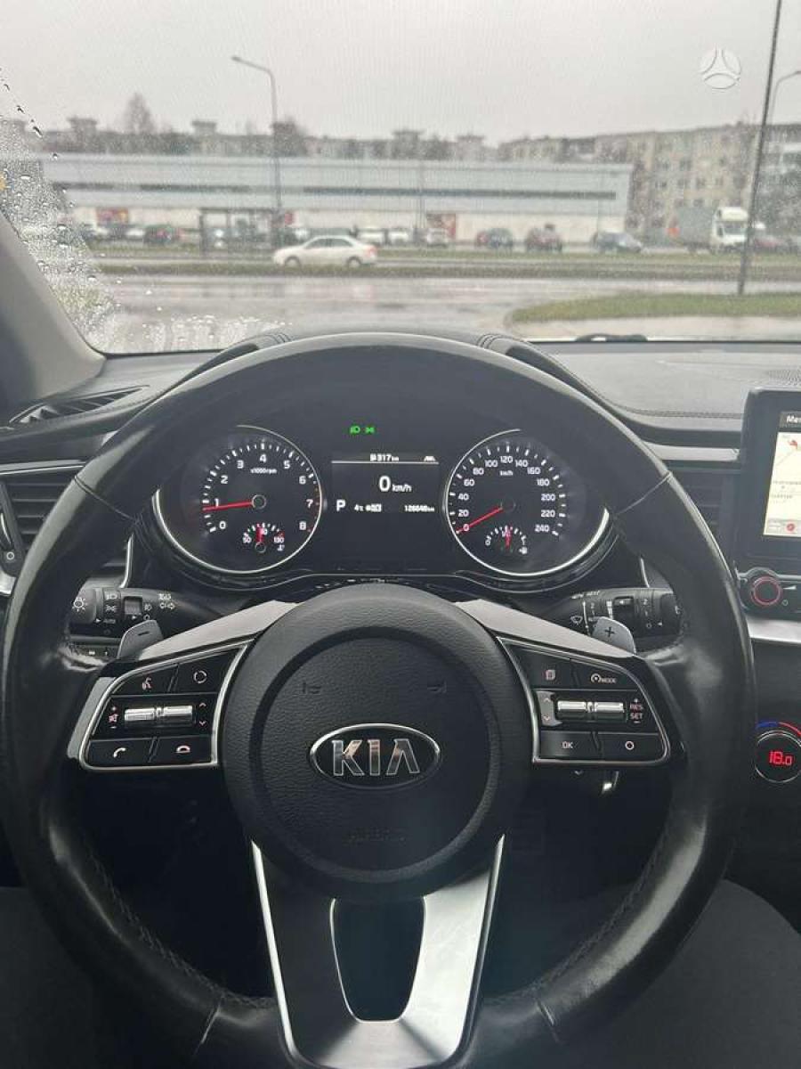 White Kia XCeed 2020 in Kaunas, with an engine capacity of 1.35 L and mileage of 127 thousand km for 16500 €, photo 12 on AUTOMOTO.COM.LV