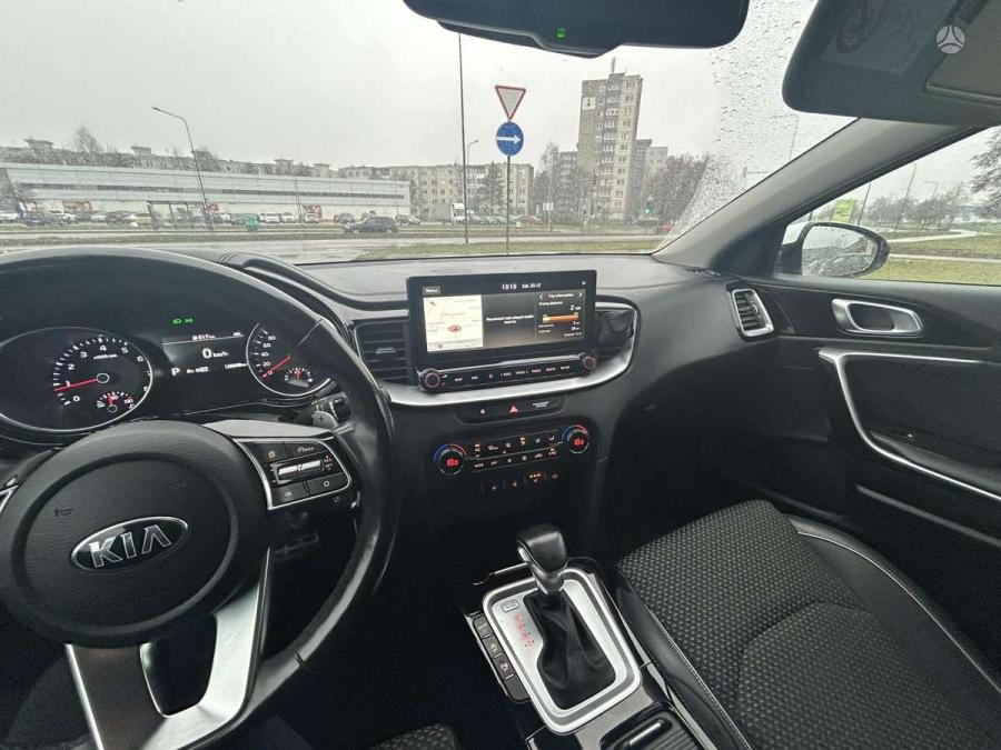 White Kia XCeed 2020 in Kaunas, with an engine capacity of 1.35 L and mileage of 127 thousand km for 16500 €, photo 13 on AUTOMOTO.COM.LV