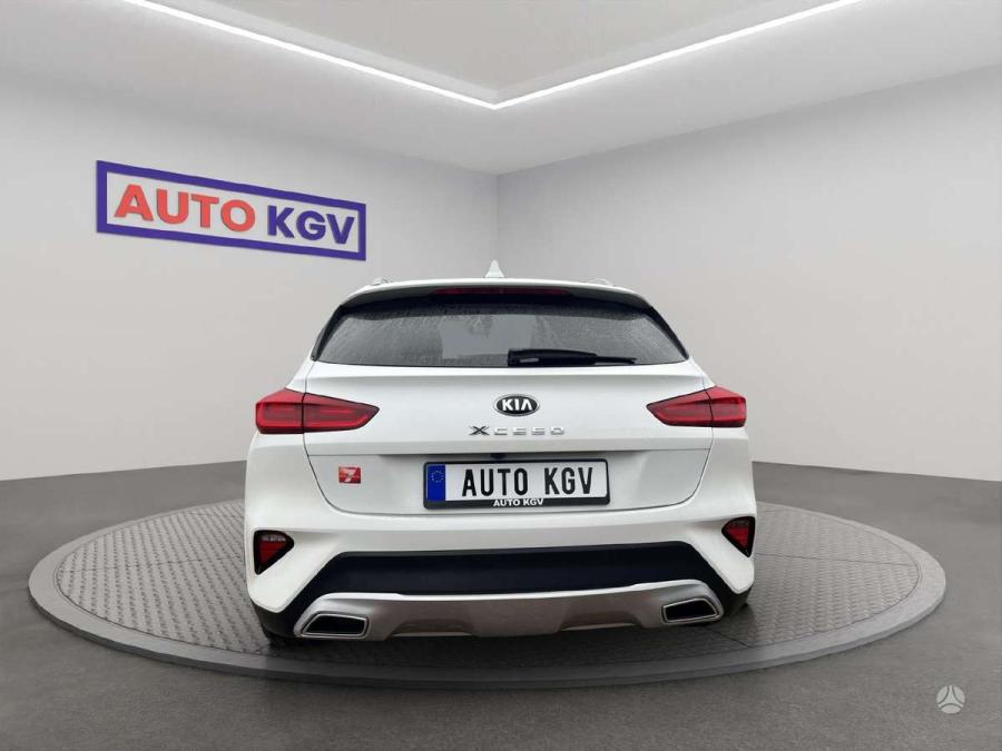 White Kia XCeed 2020 in Kaunas, with an engine capacity of 1.40 L and mileage of 87 thousand km for 18999 €, photo 4 on AUTOMOTO.COM.LV