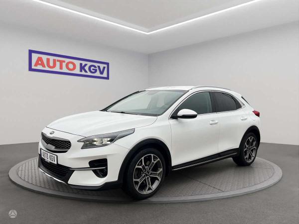 White Kia XCeed 2020 in Kaunas, with an engine capacity of 1.40 L and mileage of 87 thousand km for 17999 €, photo 1 on AUTOMOTO.COM.LV