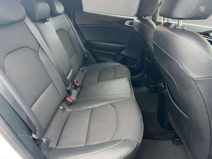 White Kia XCeed 2020 in Kaunas, with an engine capacity of 1.40 L and mileage of 87 thousand km for 17999 €, photo 10 on AUTOMOTO.COM.LV