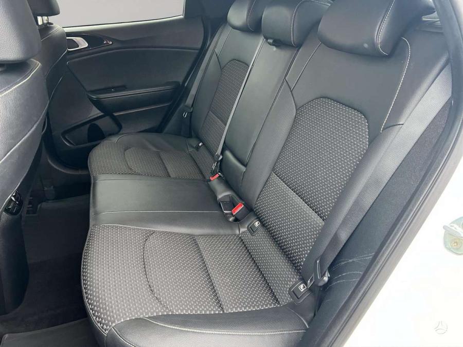White Kia XCeed 2020 in Kaunas, with an engine capacity of 1.40 L and mileage of 87 thousand km for 17999 €, photo 12 on AUTOMOTO.COM.LV