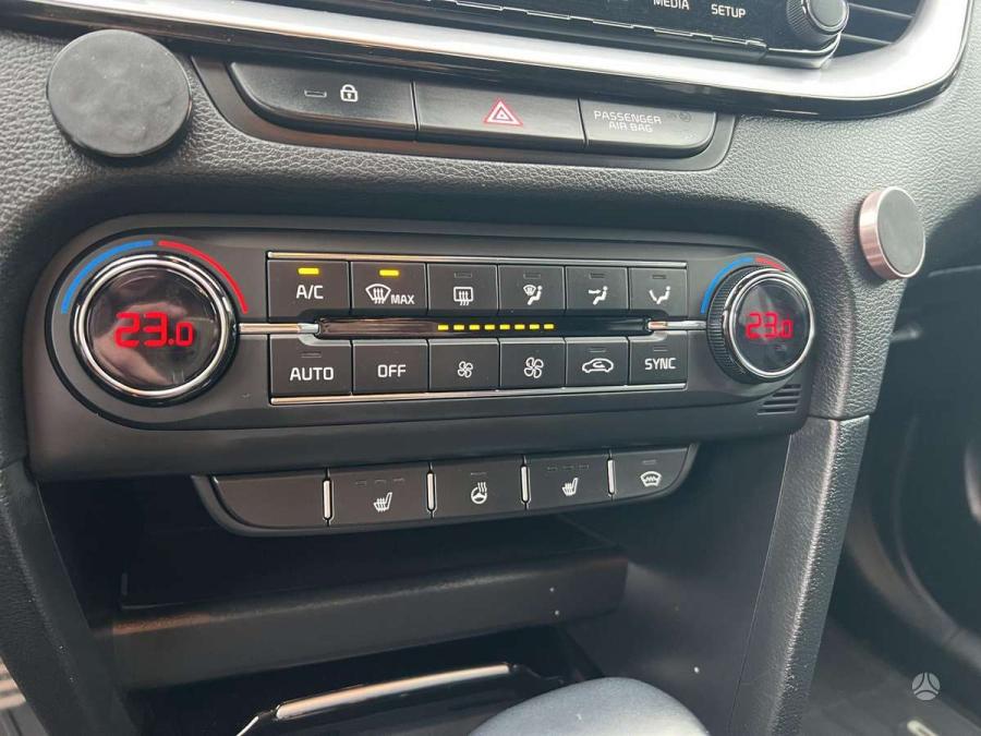 White Kia XCeed 2020 in Kaunas, with an engine capacity of 1.40 L and mileage of 87 thousand km for 17999 €, photo 17 on AUTOMOTO.COM.LV