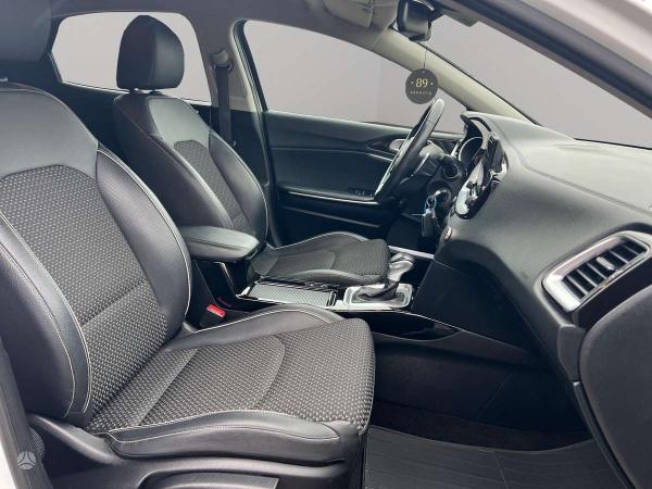 White Kia XCeed 2020 in Kaunas, with an engine capacity of 1.40 L and mileage of 87 thousand km for 16999 €, photo 8 on AUTOMOTO.COM.LV
