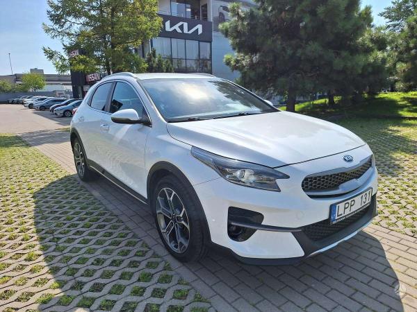 Balts Kia XCeed 2020 Kauņa, ar dzinēja tilpumu 1.35 L un nobraukumu 134 tūkst. km par 13990 €, foto 1 vietnē AUTOMOTO.COM.LV