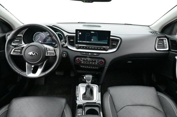 White Kia XCeed 2021 in Kaunas, with an engine capacity of 0.00 L and mileage of 56 thousand km for 24584 €, photo 6 on AUTOMOTO.COM.LV