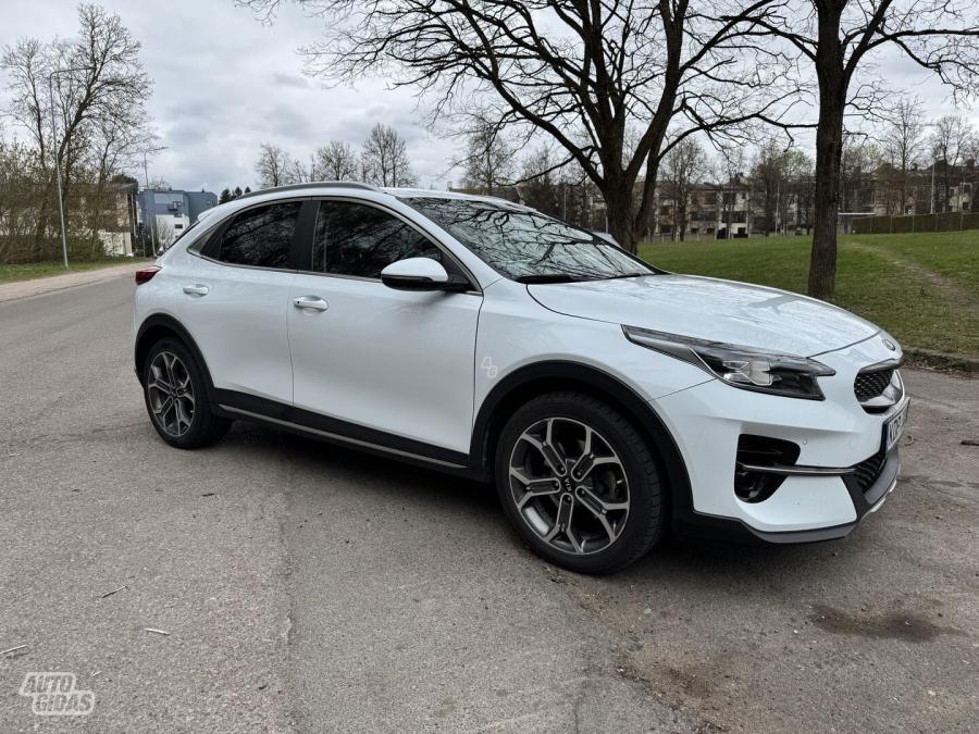 Balts Kia XCeed 2021 Viļņa, ar dzinēja tilpumu 1.60 L un nobraukumu 43 tūkst. km par 19000 €, foto 4 vietnē AUTOMOTO.COM.LV