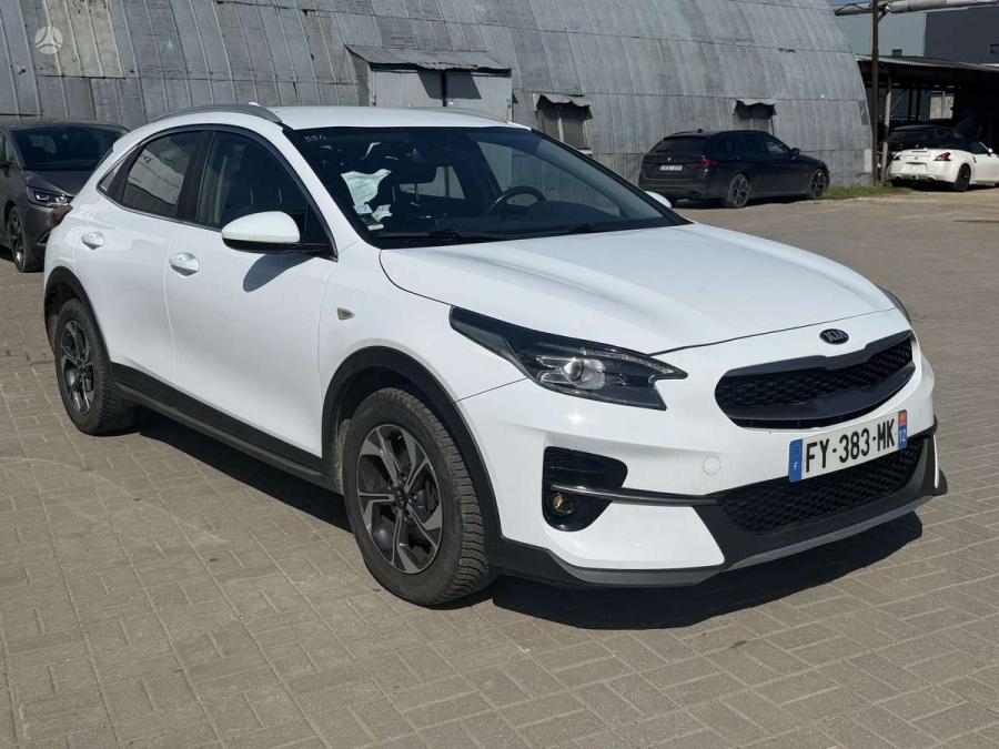 Белый Киа XCeed 2021 в Каунас, объемом двигателя 1.60 л и пробегом 141 тыс. км за 10800 €, фото 1 на AUTOMOTO.COM.LV
