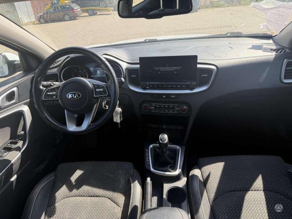 Белый Киа XCeed 2021 в Каунас, объемом двигателя 1.60 л и пробегом 141 тыс. км за 10800 €, фото 5 на AUTOMOTO.COM.LV