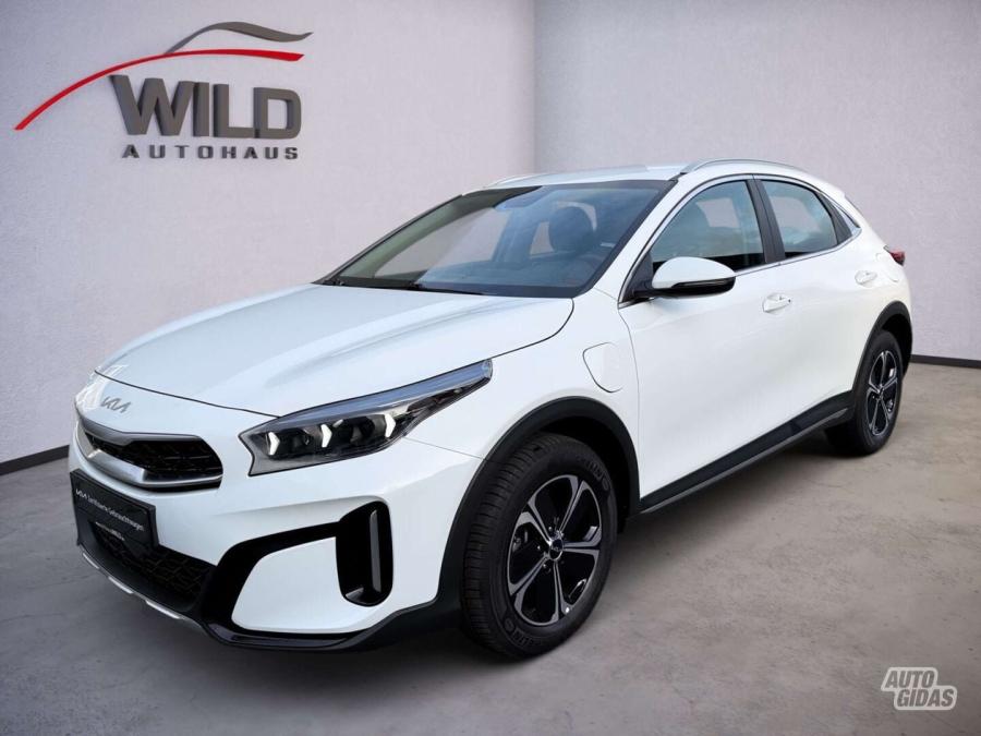 White Kia XCeed 2022 in Kaunas, with an engine capacity of 1.60 L and mileage of 29 thousand km for 24347 €, photo 2 on AUTOMOTO.COM.LV