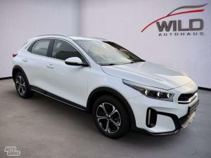White Kia XCeed 2022 in Kaunas, with an engine capacity of 1.60 L and mileage of 29 thousand km for 24347 €, photo 3 on AUTOMOTO.COM.LV