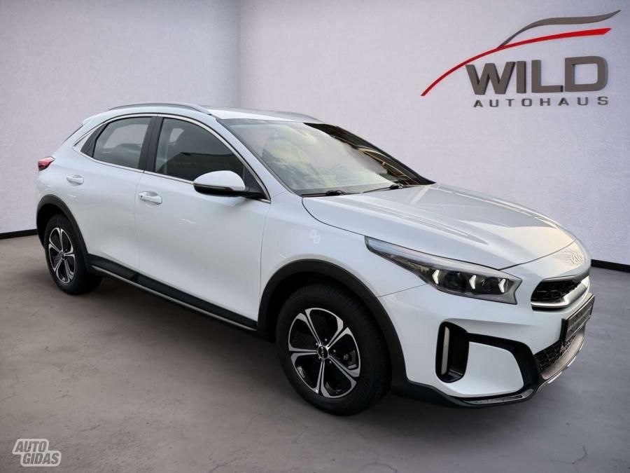 White Kia XCeed 2022 in Kaunas, with an engine capacity of 1.60 L and mileage of 29 thousand km for 24347 €, photo 3 on AUTOMOTO.COM.LV