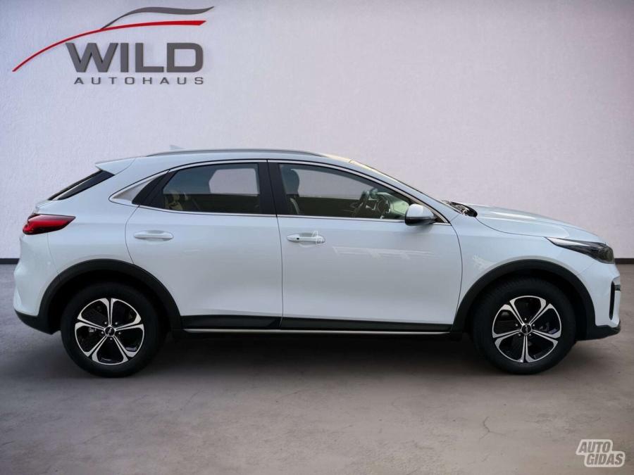 White Kia XCeed 2022 in Kaunas, with an engine capacity of 1.60 L and mileage of 29 thousand km for 24347 €, photo 4 on AUTOMOTO.COM.LV